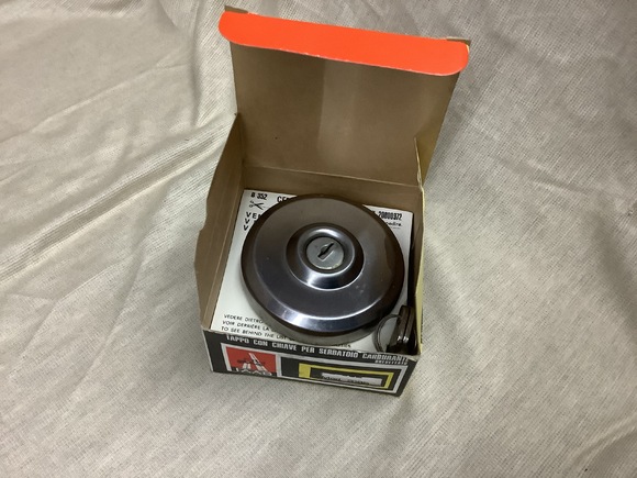 英国 レア ガスキャップ | FAAB UFO型 ビンテージガスキャップNOS