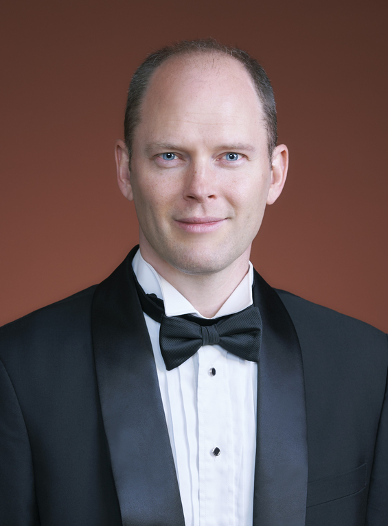 Steven's Piano in English About Steven